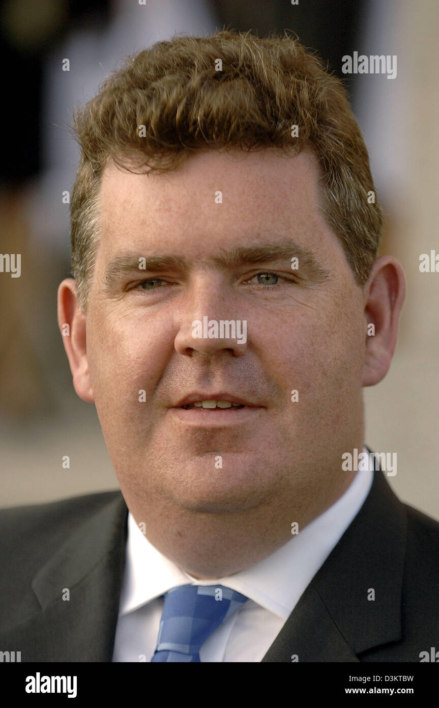 (dpa) - Peter Duncan, shadow secretary and leader of the Scottish ...