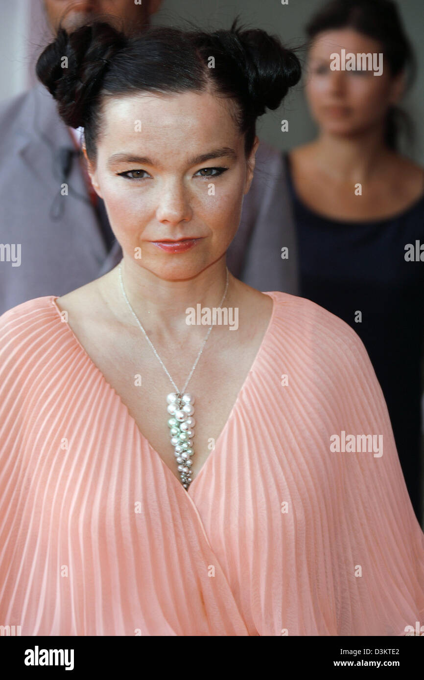 Arts culture entertainment ace cinema smiling pendant italy hi-res ...