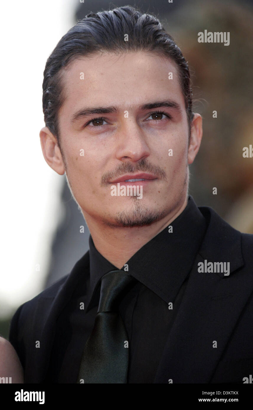(dpa) - British actor Orlando Bloom smiles at the film premiere event ...