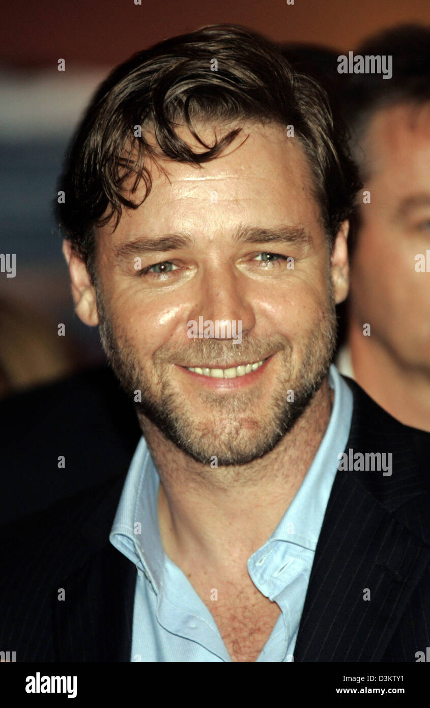 (dpa) - Australian Actor Russell Crowe smiles at the premiere of the ...