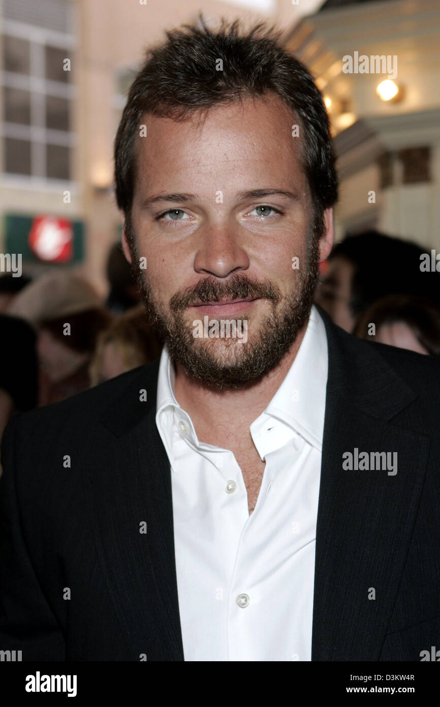 Arts culture entertainment ace celebrities cinema smiling actor canada ...