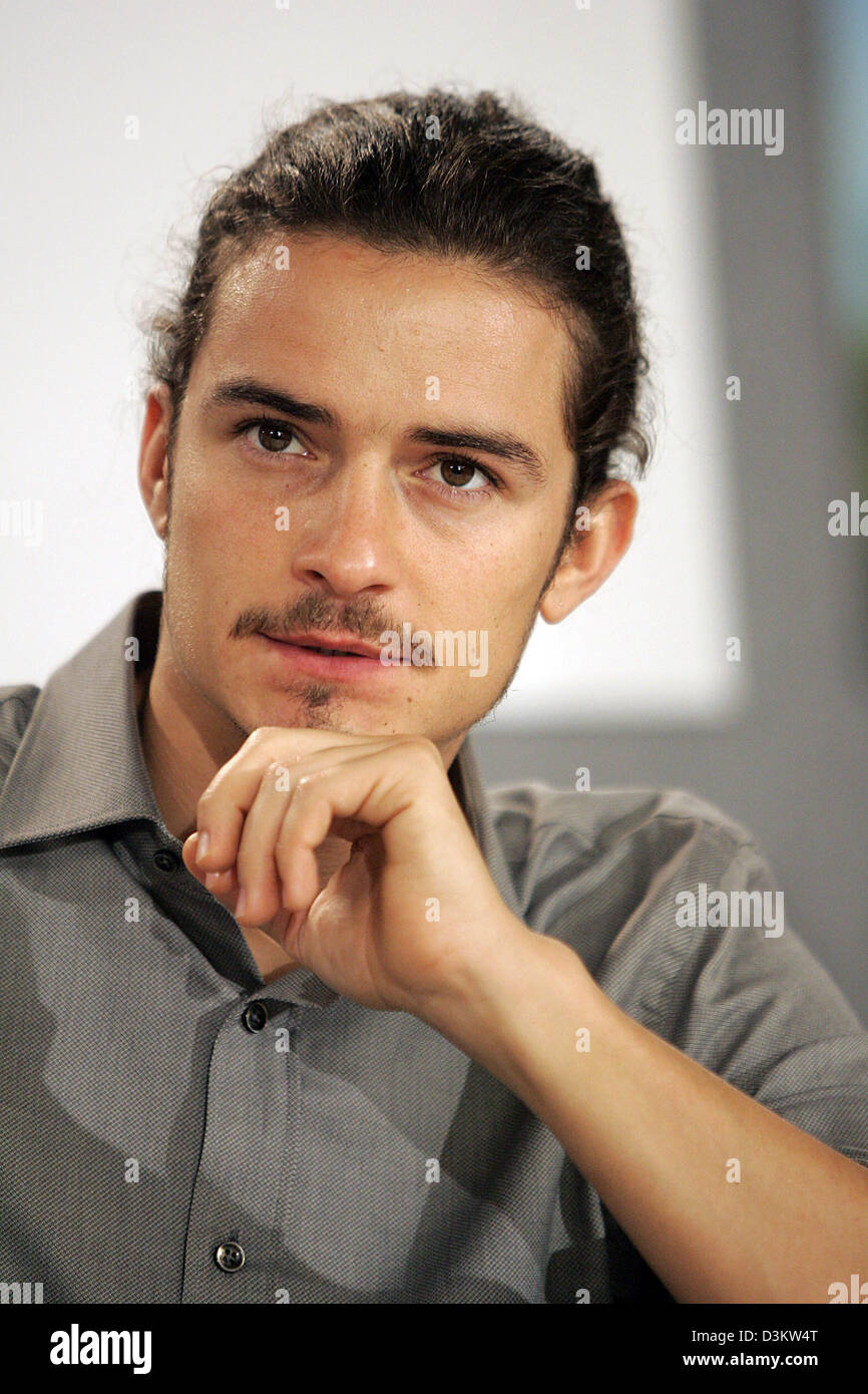 (dpa) - Actor Orlando Bloom smiles during the film premier event of ...