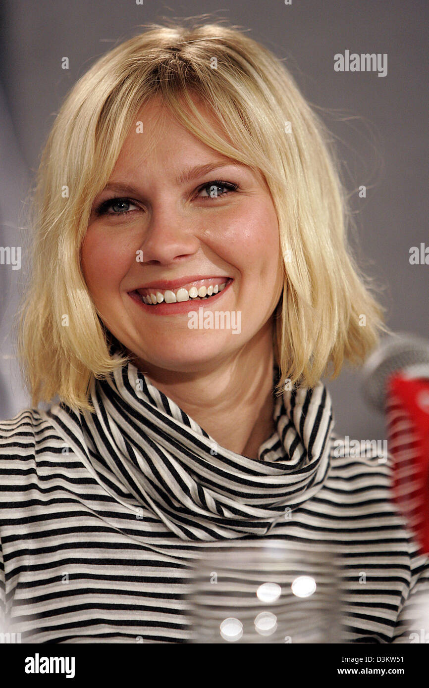 Kirsten dunst elizabethtown hi-res stock photography and images - Alamy