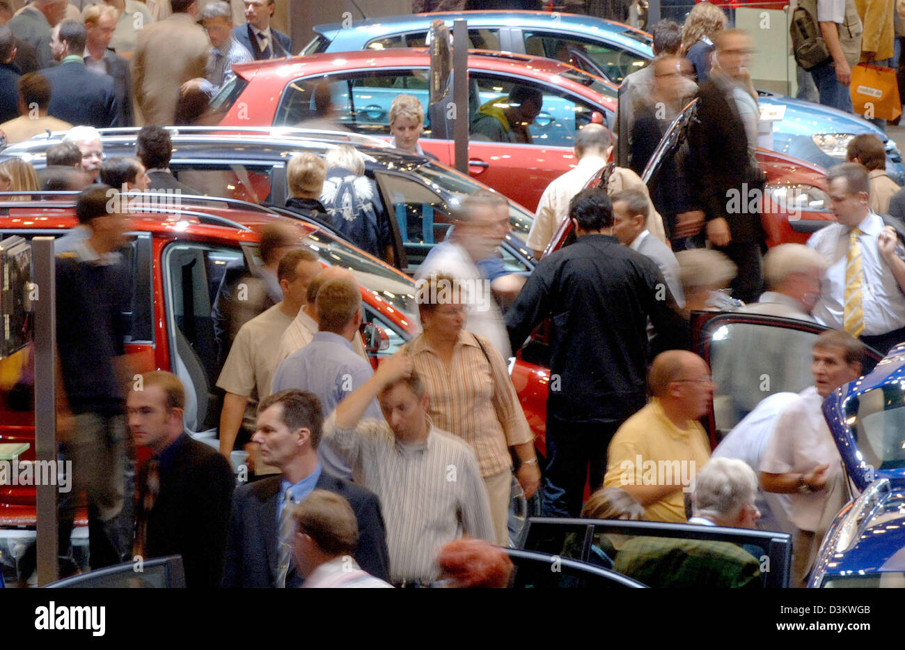 (dpa) -Visitors flock to the exhibition hall of Volkswagen at the 61st ...