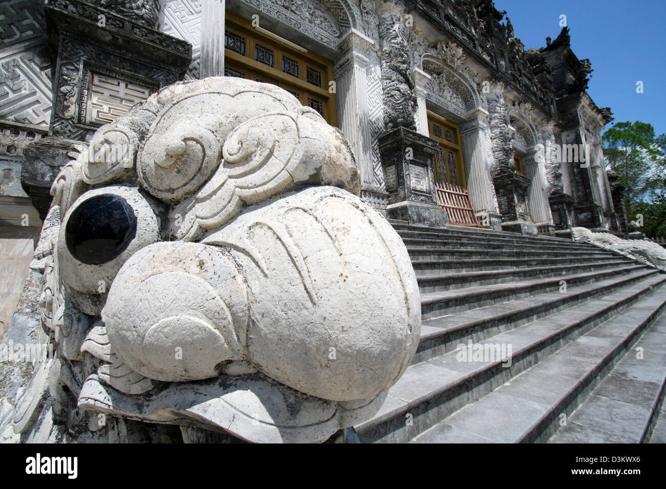 Vietnam pavilion tomb emperor hi-res stock photography and images - Alamy