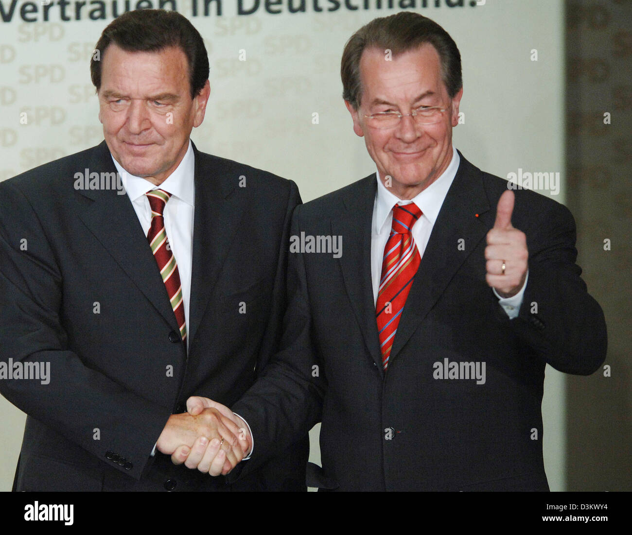 Politics pol parties handshake smiling politician germany hi-res stock ...