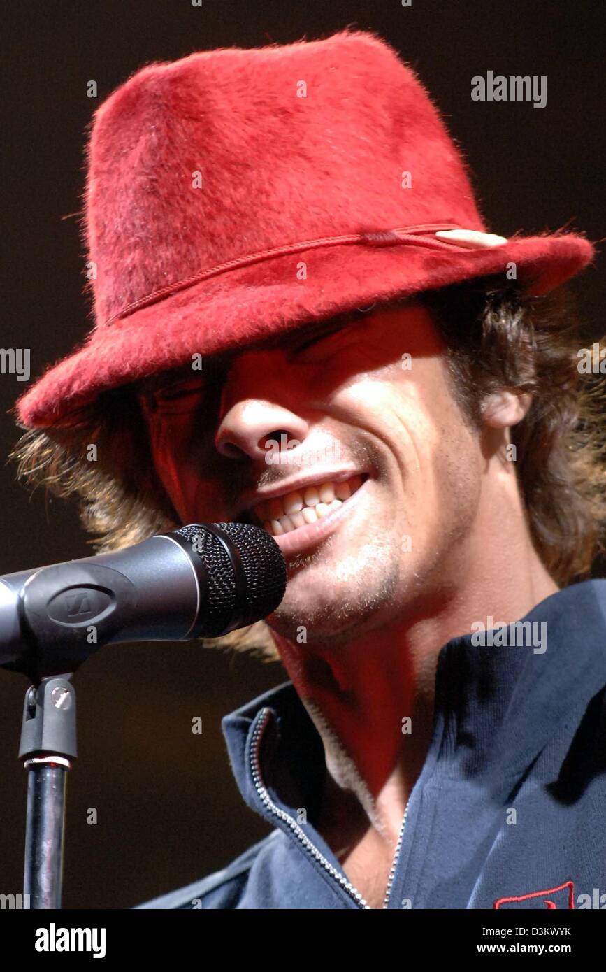 (dpa) - Jason Kay, lead singer of the British funk band Jamiroquai ...