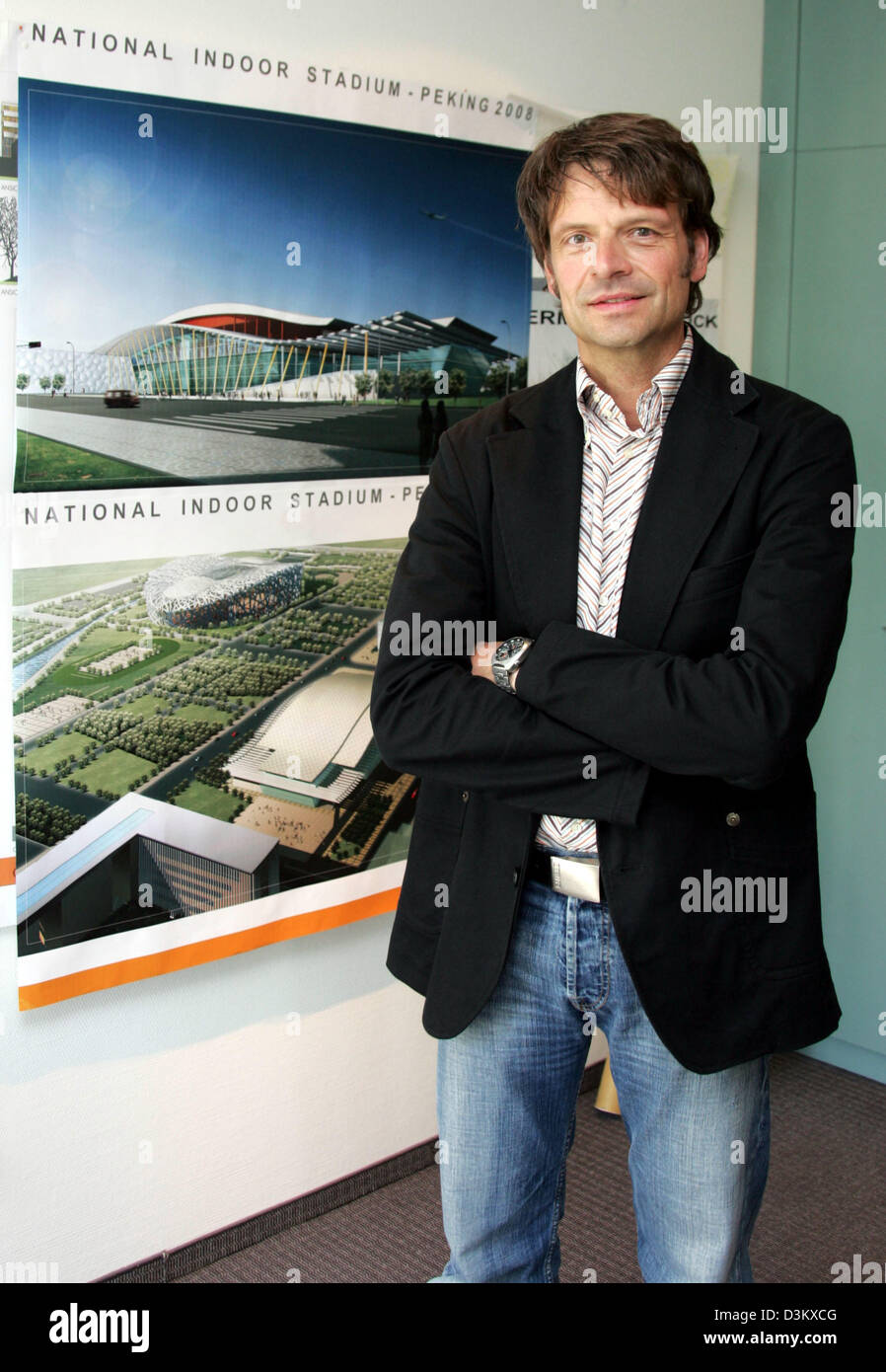 (dpa) - German architect Thomas Gloeckner presents his latest project ...