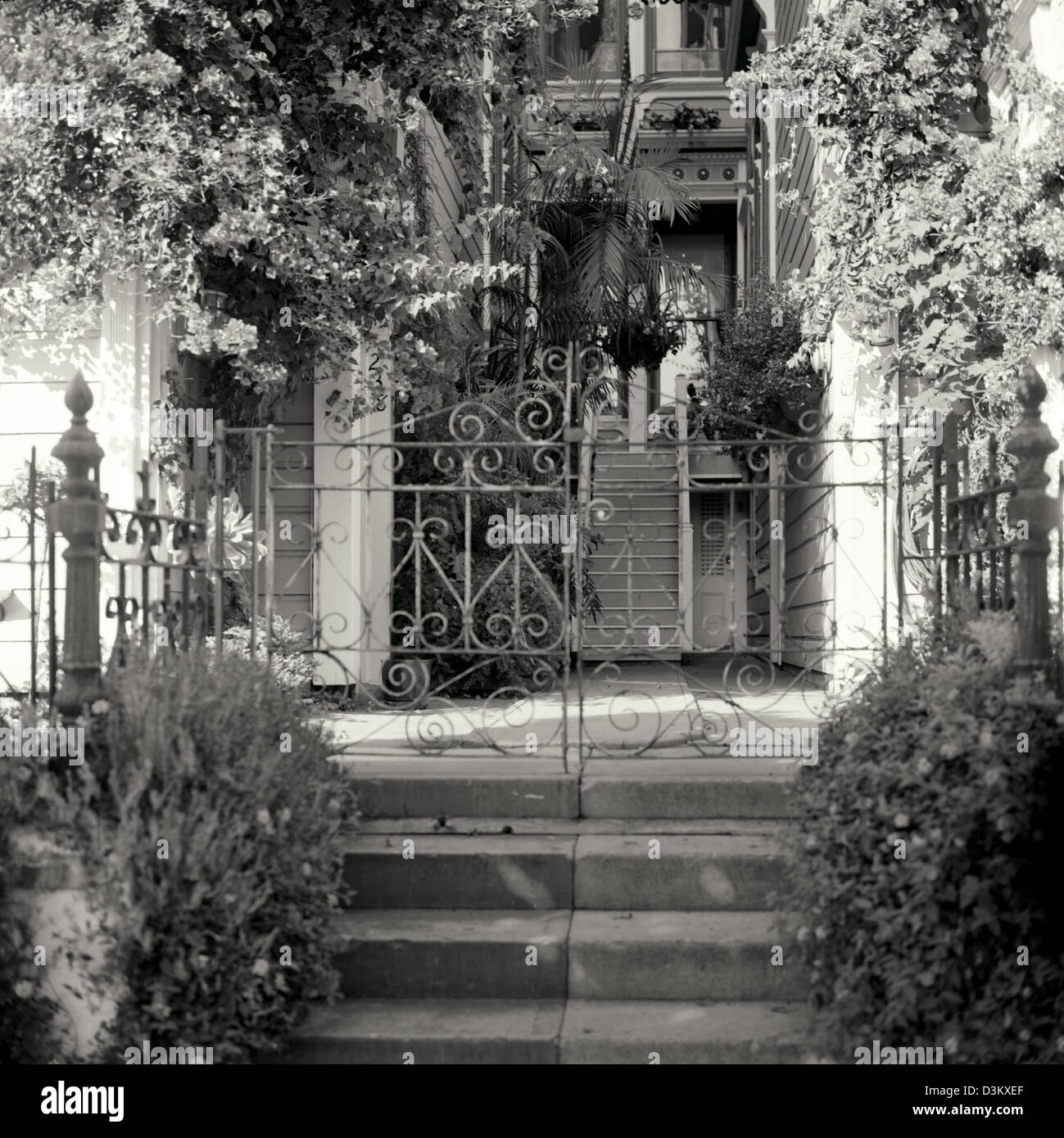 Entrance porch black and white hi-res stock photography and images - Alamy