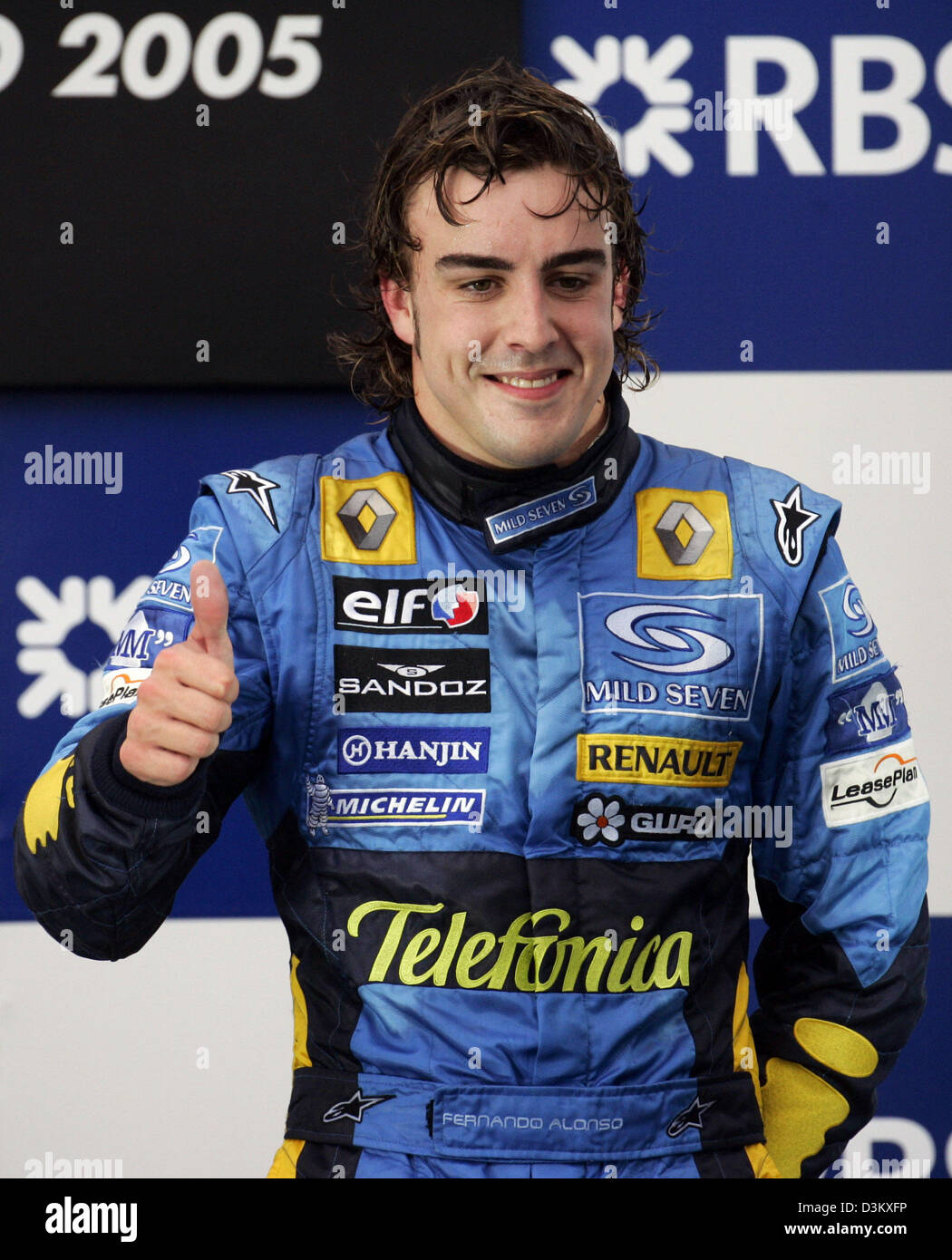 (dpa) - Spanish Formula One driver Fernando Alonso of Renault signals ...