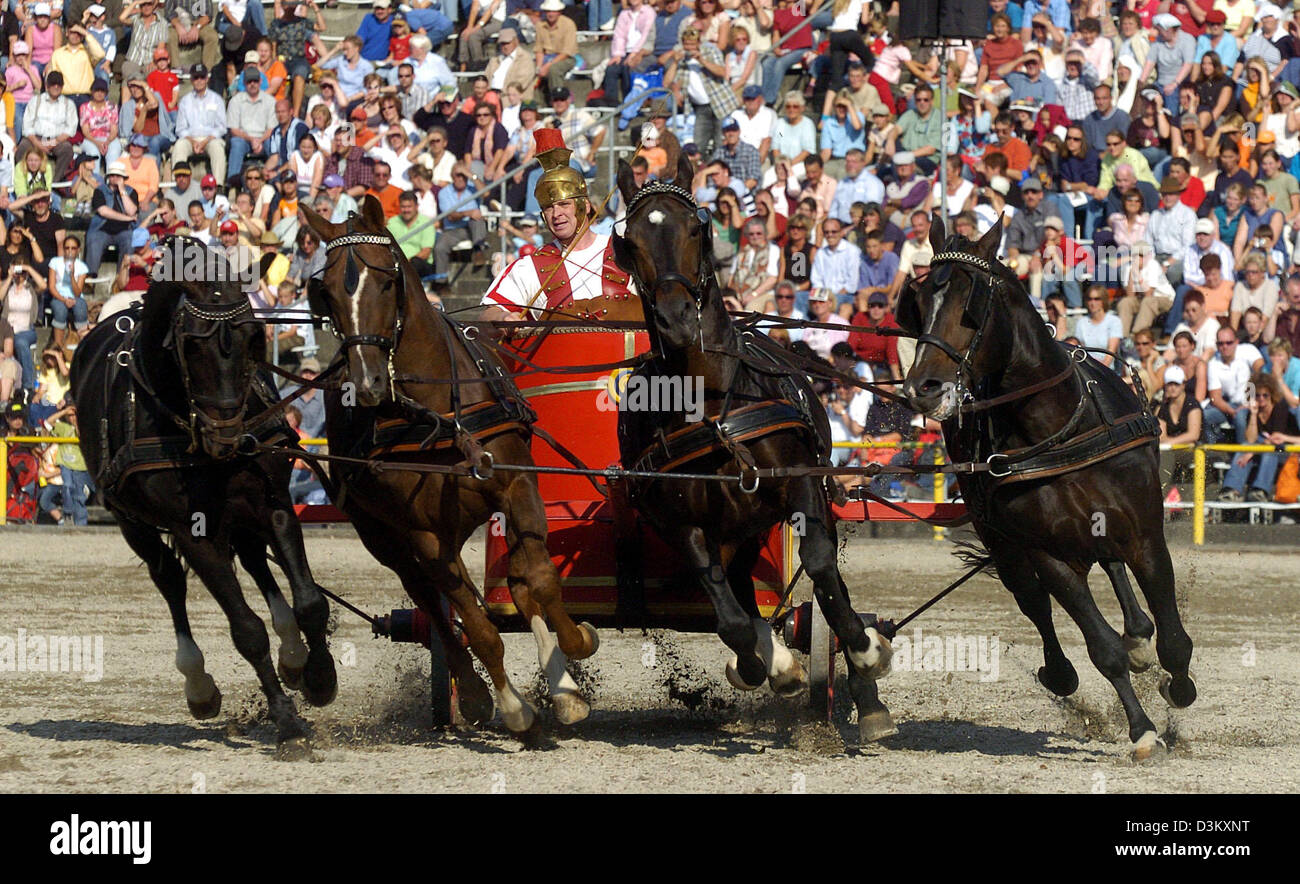 (dpa) - The picture shows a 'Roman quadriga' during the traditional ...