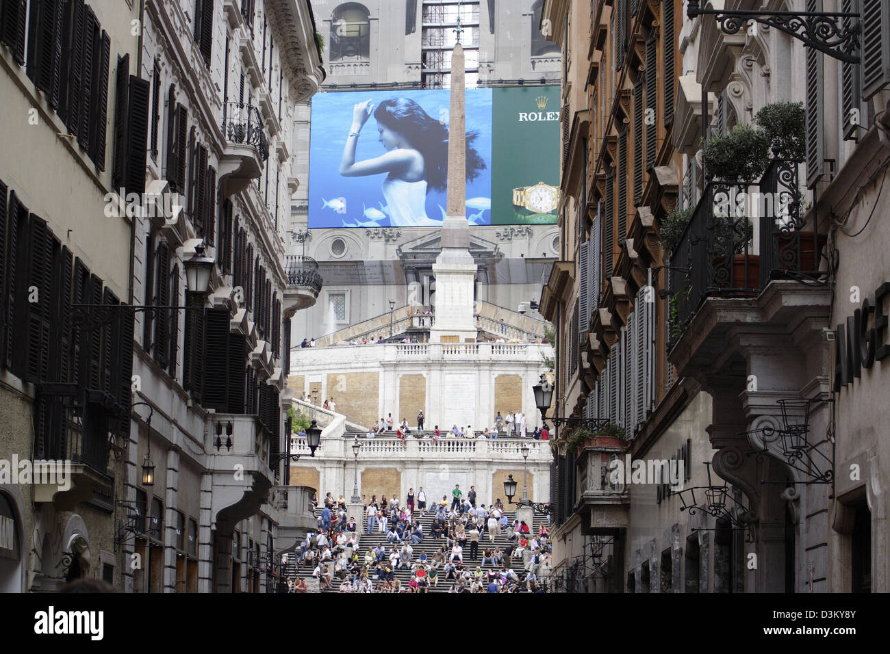 (dpa) - A view of the crowded so-called 'Spanish Steps' a central ...