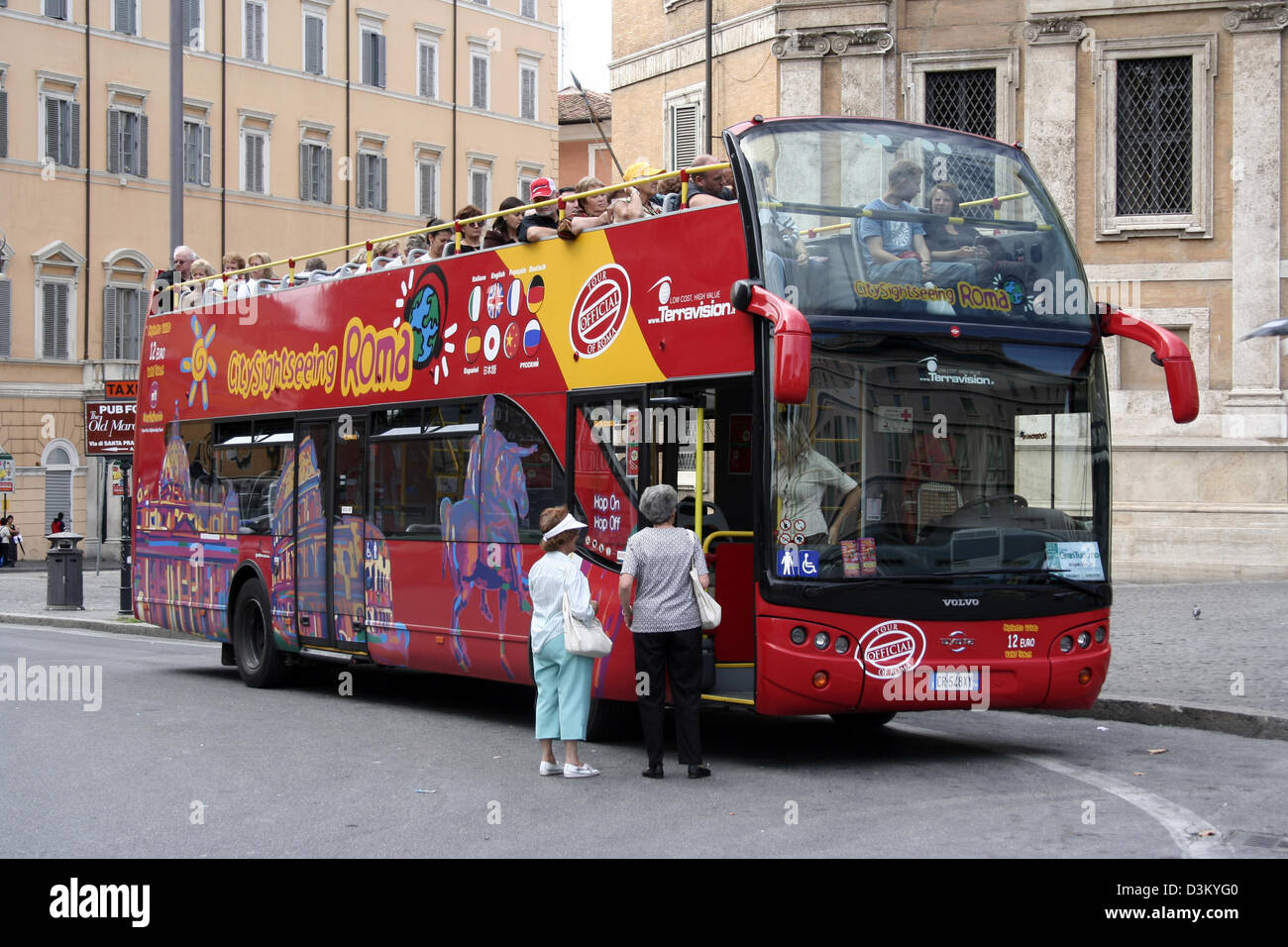 Roofless bus hi-res stock photography and images - Alamy