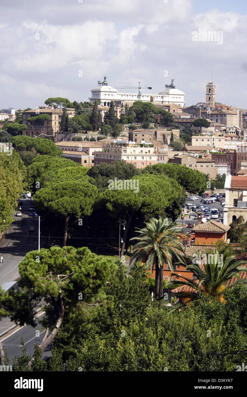 (dpa) - The picture dated 18 September 2005 shows a view of the Altare ...