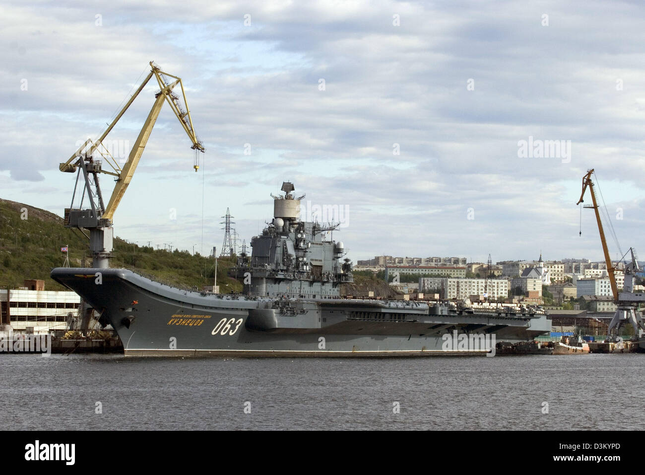 (dpa) - A Russian warship docks at a peir at the navy base in the ...