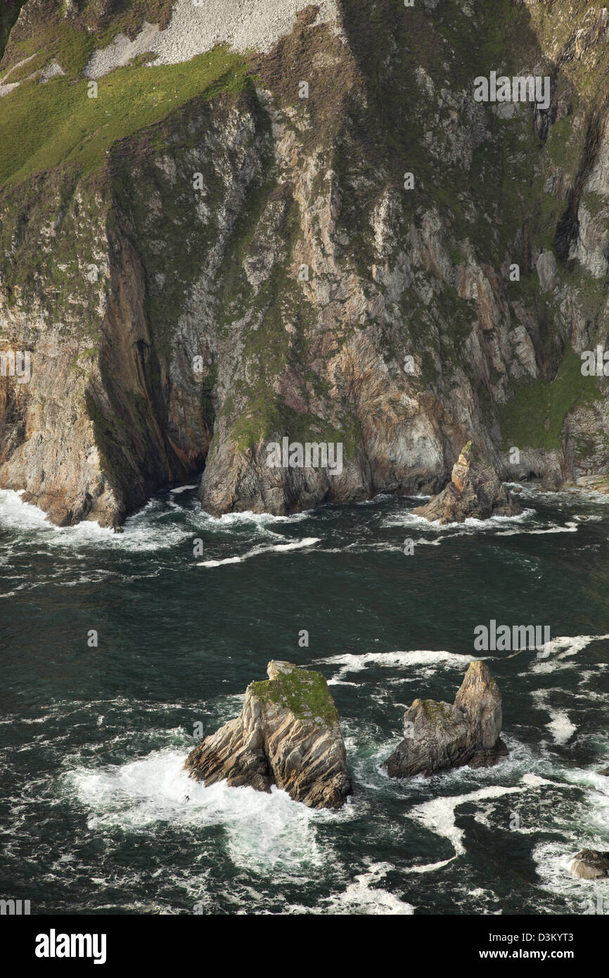 The rocky base of Bunglass cliffs, Slieve League, County Donegal ...