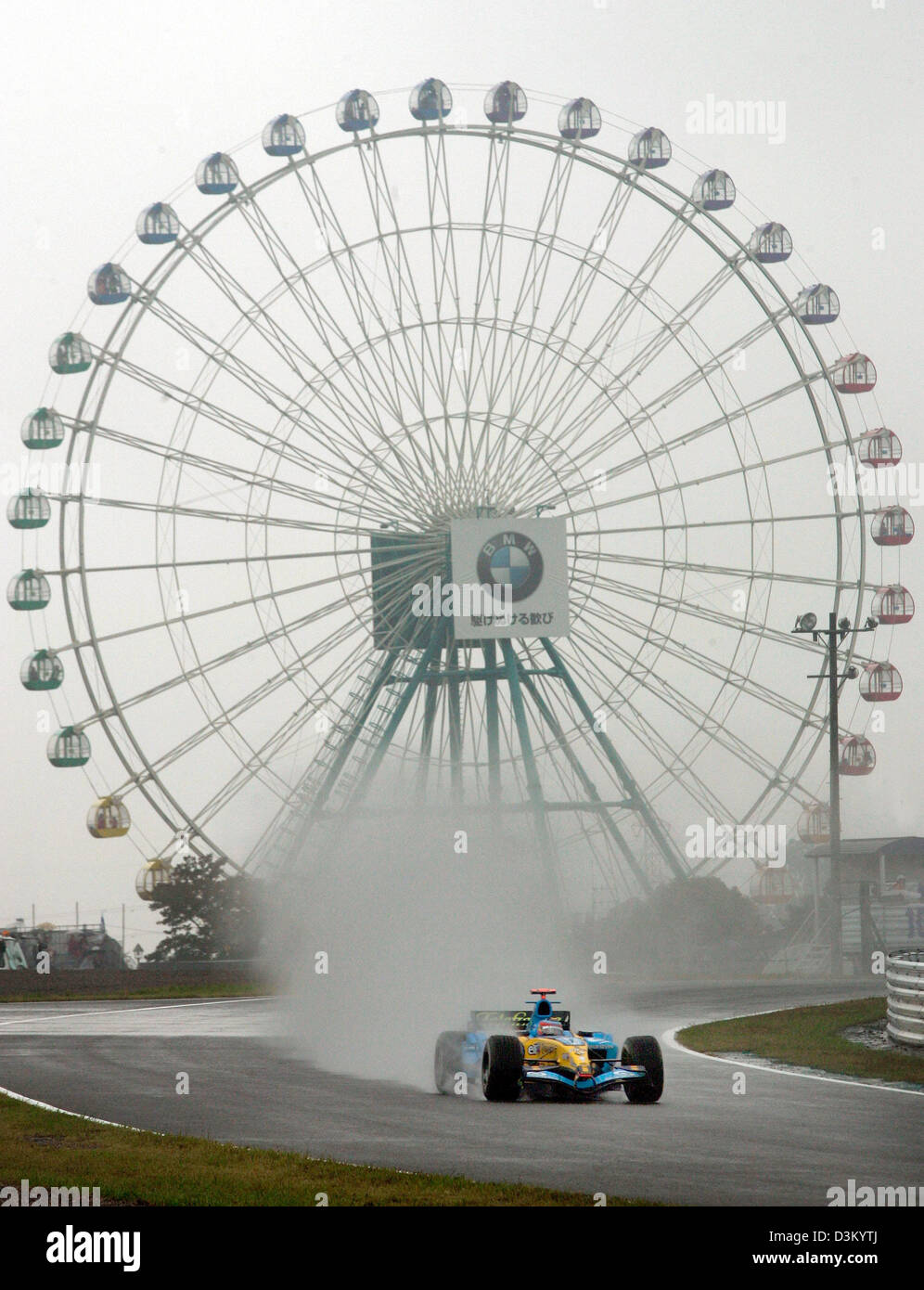 (dpa) - The picture shows Spanish Formula One driver Fernando Alonso of ...