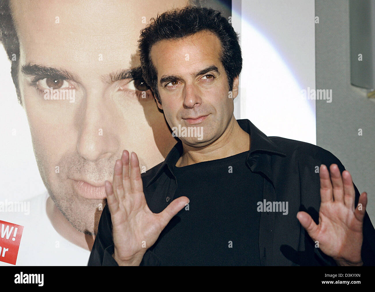 David copperfield magician hi-res stock photography and images - Alamy