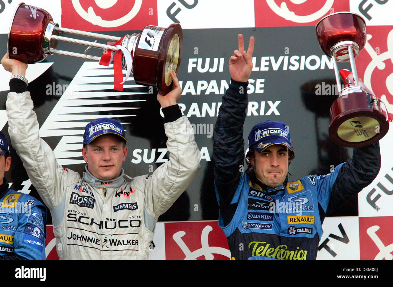 (dpa) - Finnish Formula One driver Kimi Raikkonen (L) of McLaren ...