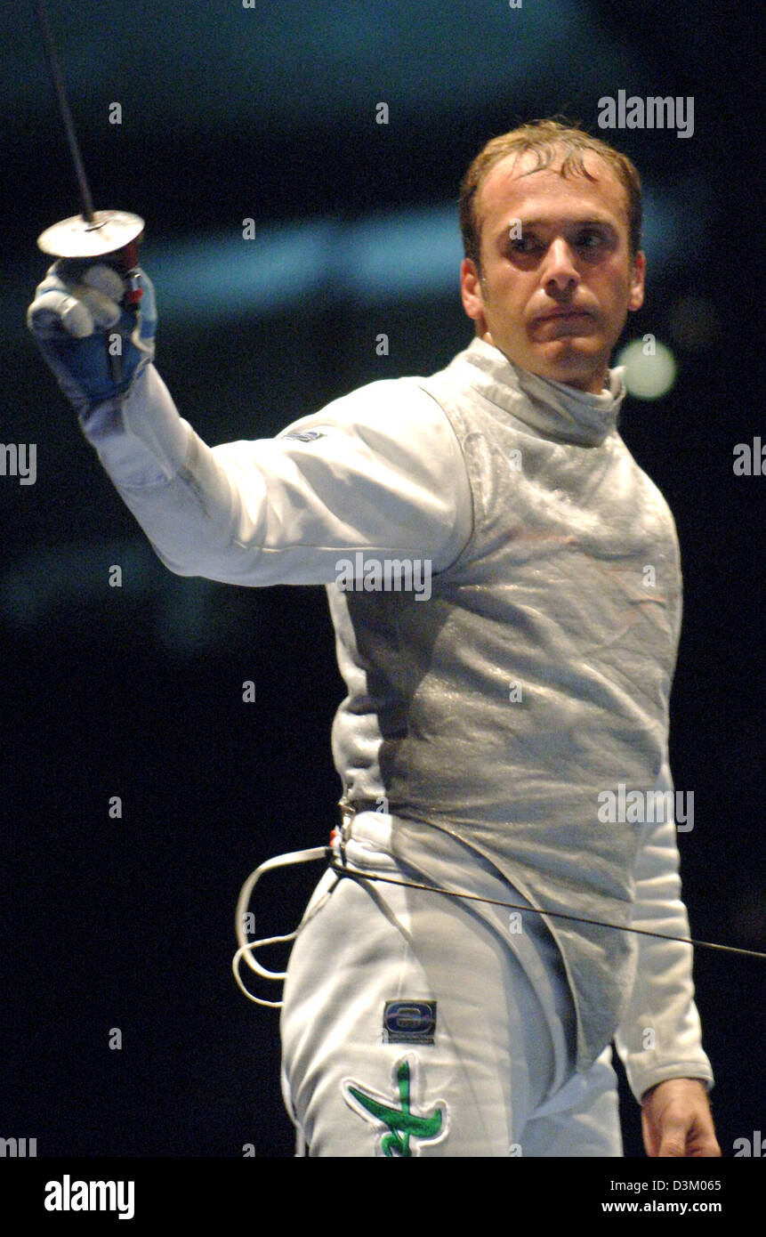 (dpa) - The new foil fencing World Champion, Italian Salvatore Sanzo ...