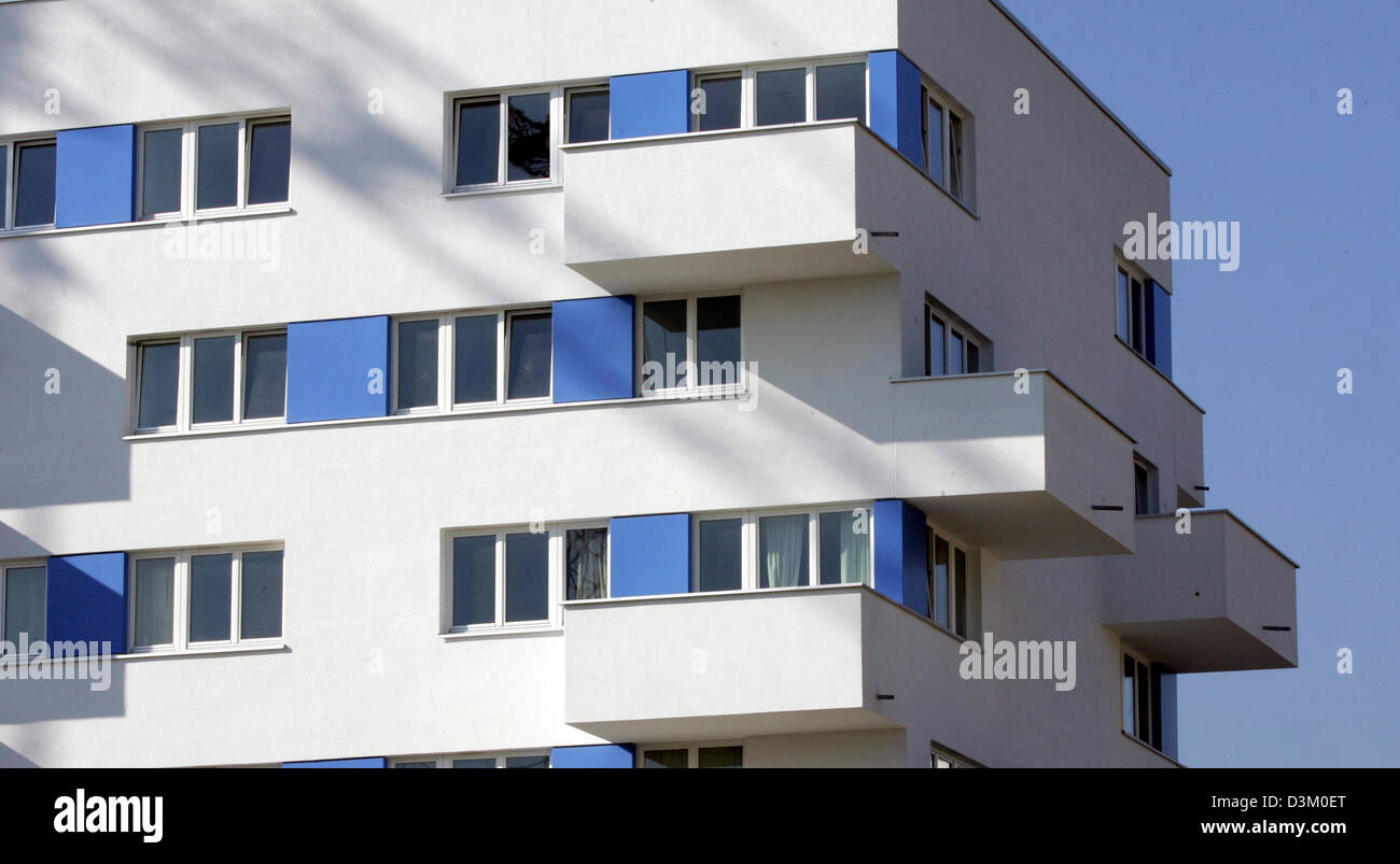 (dpa) - The picture shows a modern apartment building in Munich ...