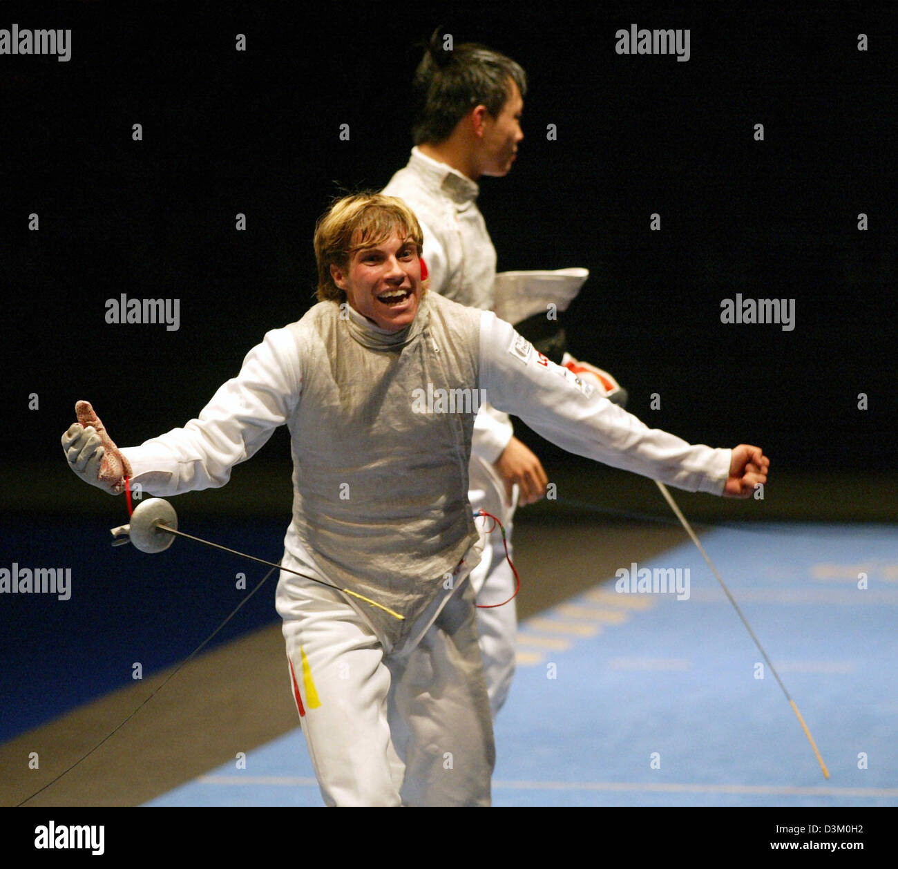 (dpa) - German foil fencer Peter Joppich (F, Koblenz) cheers on the ...