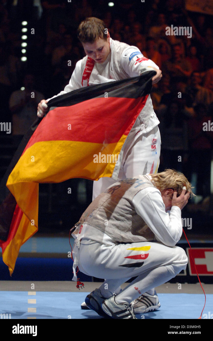 (dpa) - German foil fencer Dominik Behr (T, Tauberbischofsheim) lays ...