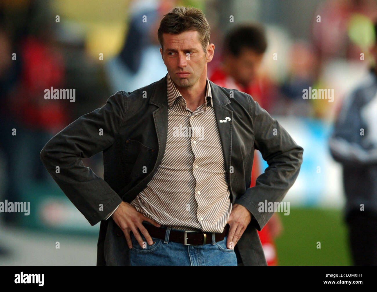 (dpa) - The new coach of Leverkusen Michael Skibbe stands diappointed ...