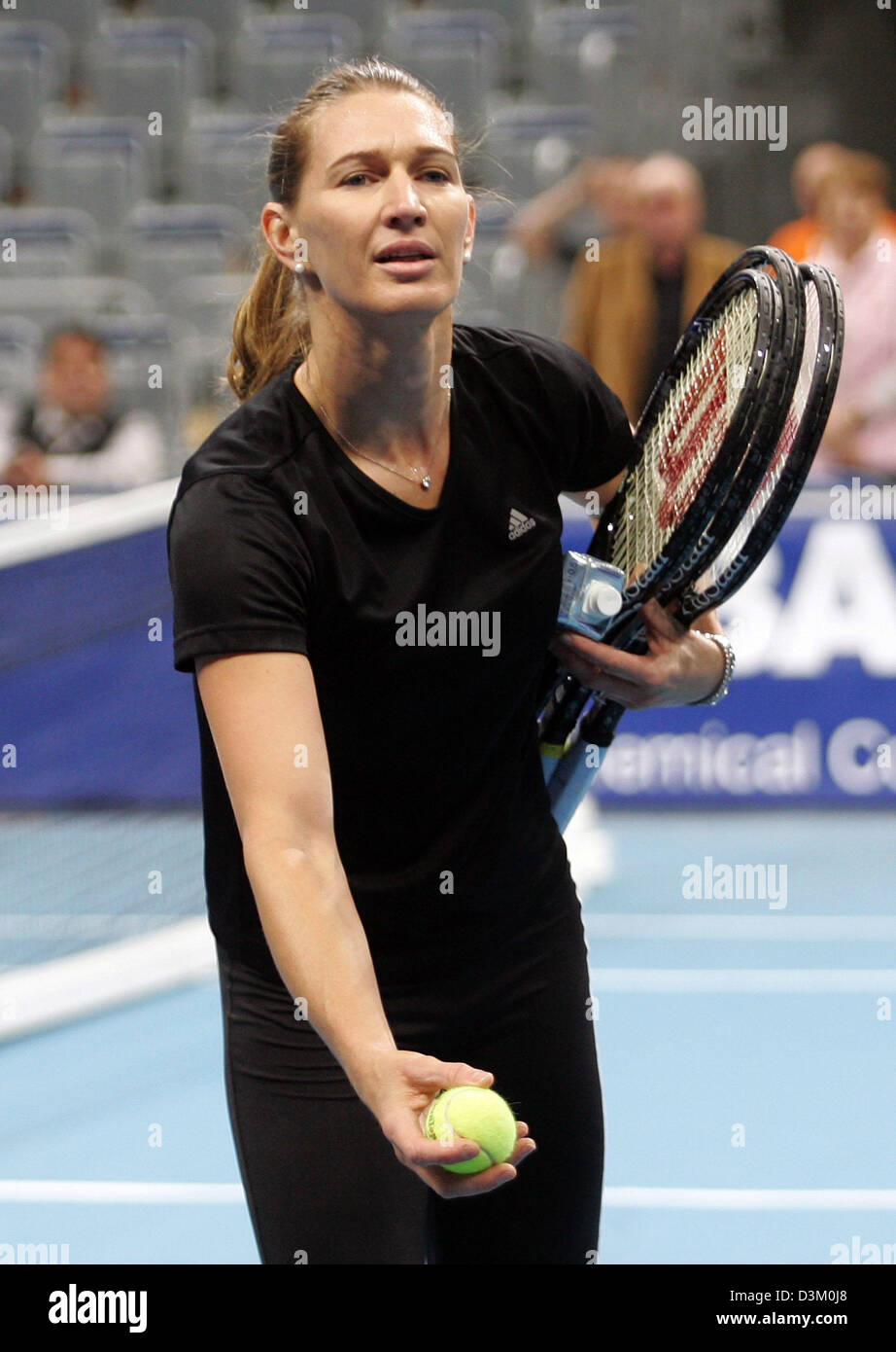 (dpa) - Former world class tennis pro German Steffi Graf gives away a ...