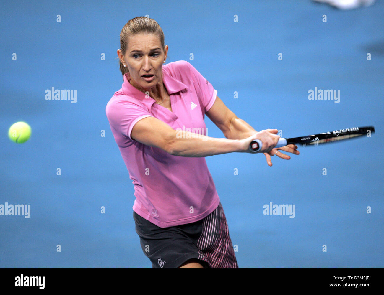 (dpa) - Former world class tennis pro German Steffi Graf hits a ...
