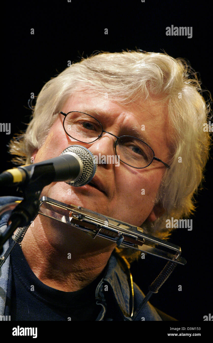 (dpa) - US American singer Chip Taylor performs on stage during the ...