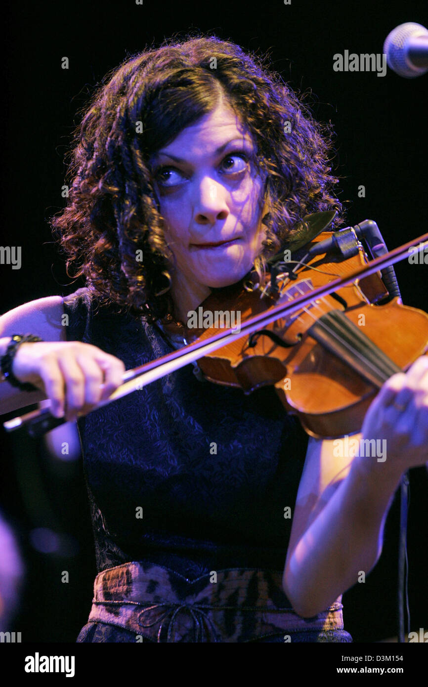 Carrie rodriguez hi-res stock photography and images - Alamy