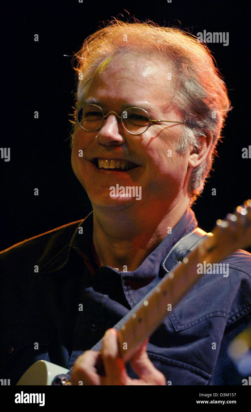 Guitarist bill hi-res stock photography and images - Alamy