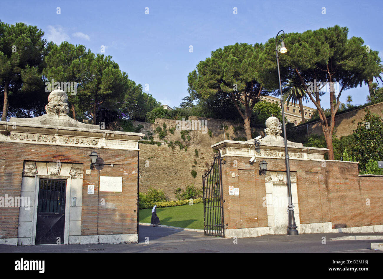 (dpa) - The picture shows the entrance to the Collegion Urbano (urban ...