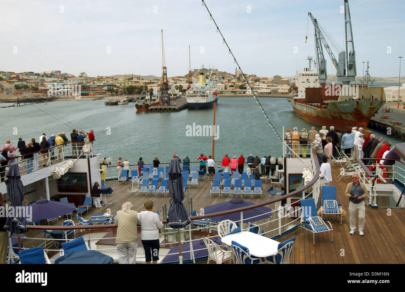(dpa) - The picture shows the harbour of Luederitz, Namibia, 11 October ...