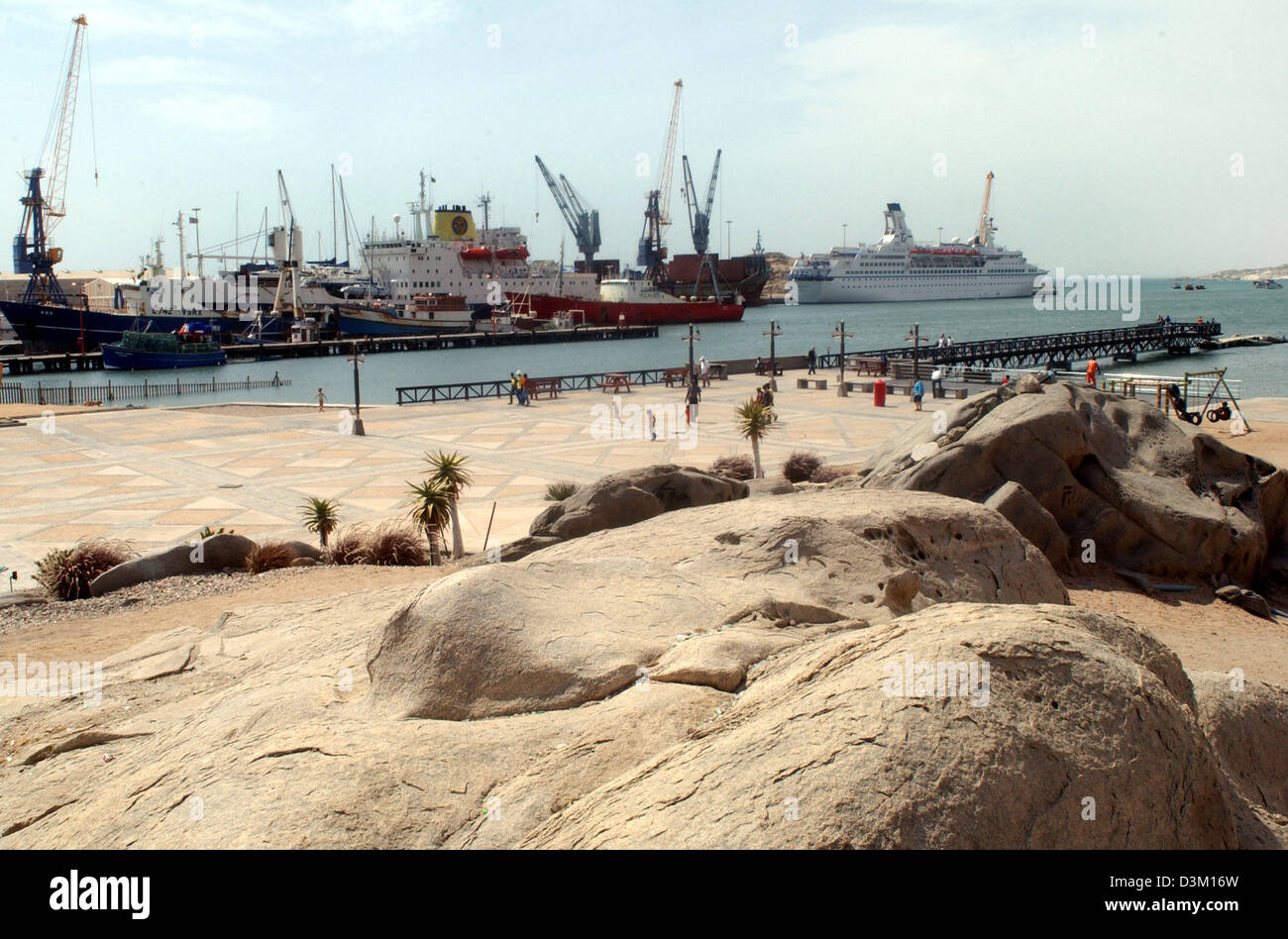 (dpa) - The picture shows the harbour of Luederitz, Namibia, 11 October ...