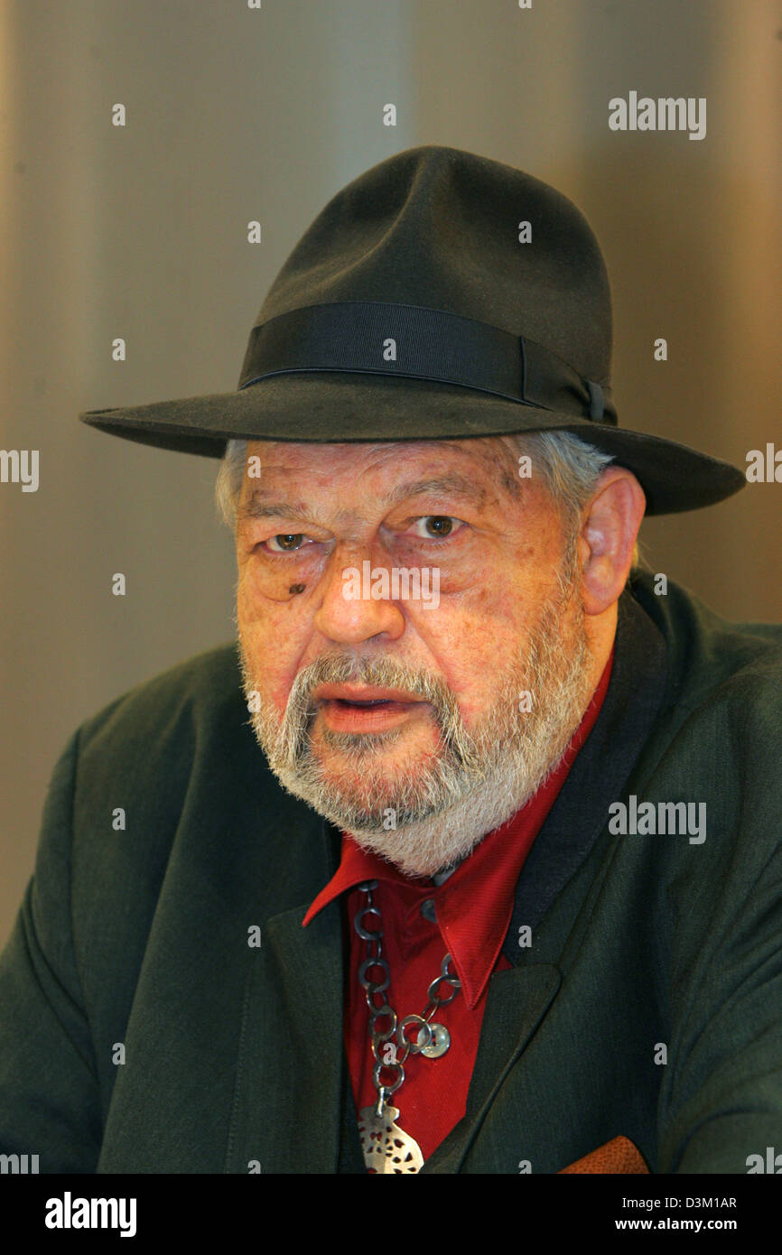 (dpa) - German actor, film producer and author Peter Berling (71 ...