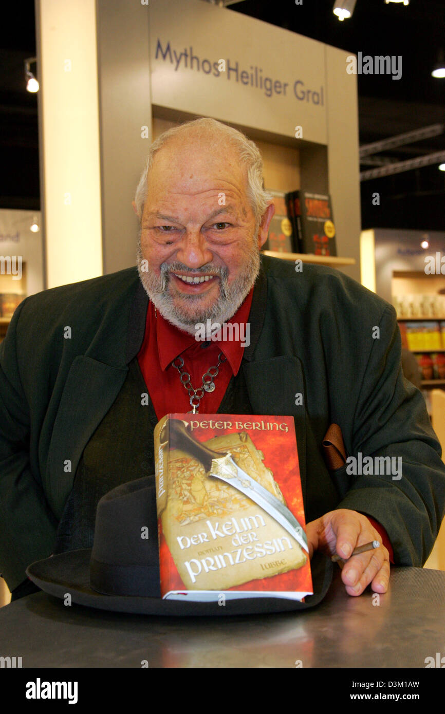 (dpa) - German actor, film producer and author Peter Berling (71 ...