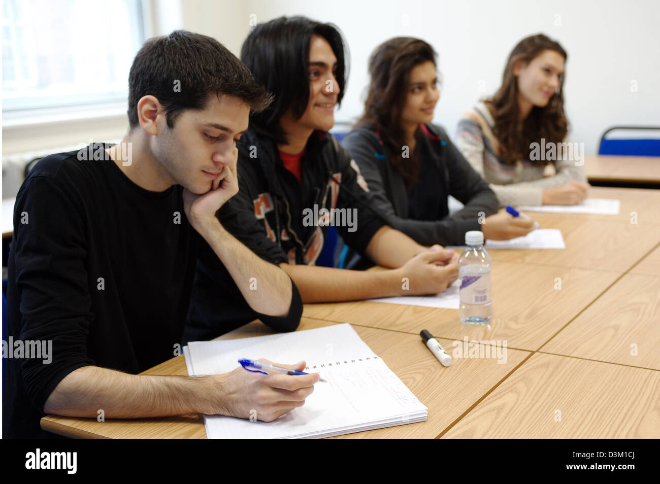 University lecture uk hi-res stock photography and images - Alamy