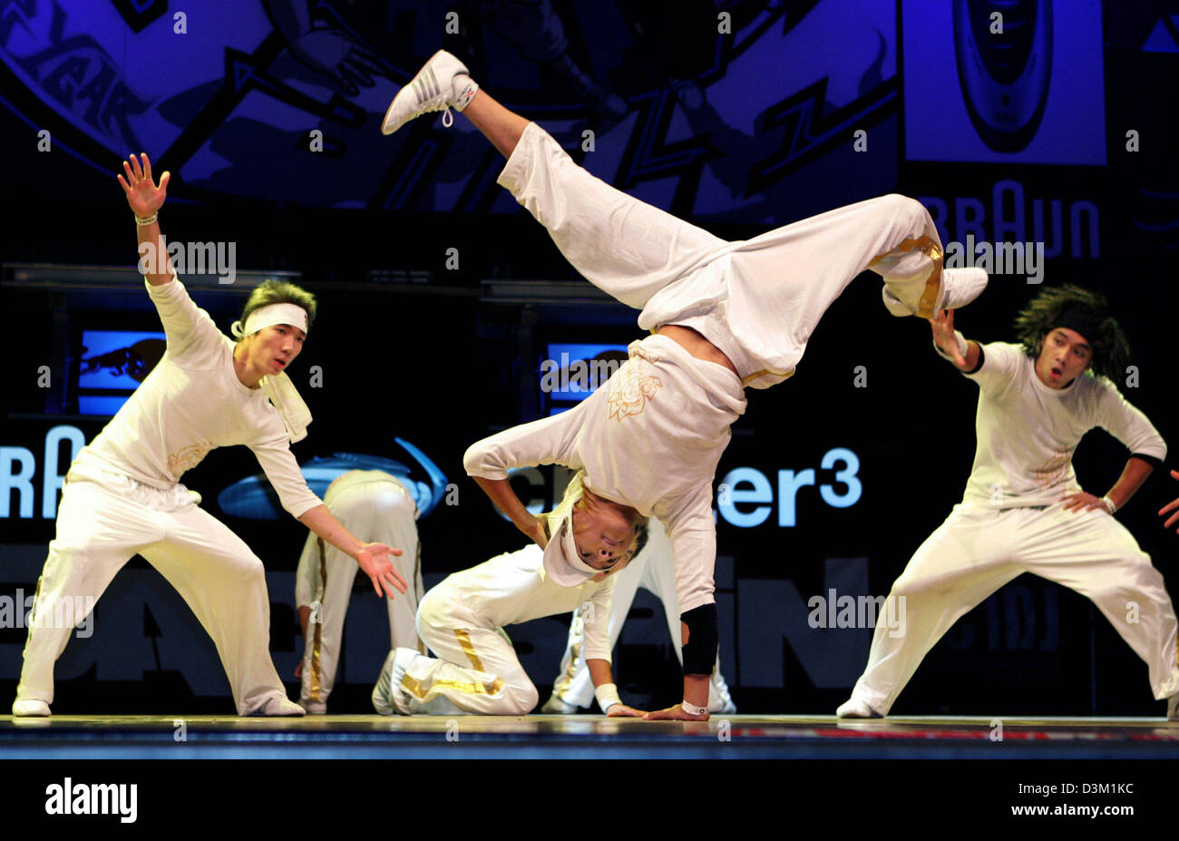 (dpa) - Thai Breakdance team 'Ground Scatter Breakers' shows its skills ...