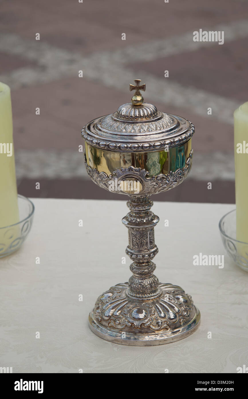 Communion wafers hi-res stock photography and images - Alamy