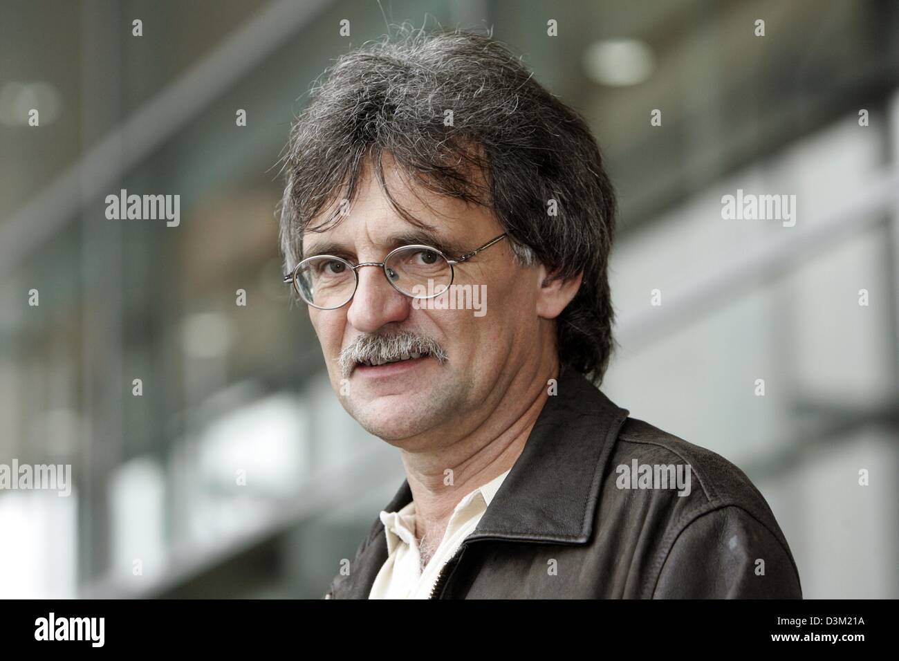 (dpa) - German author, dramatic adviser and producer Peter Freund ...