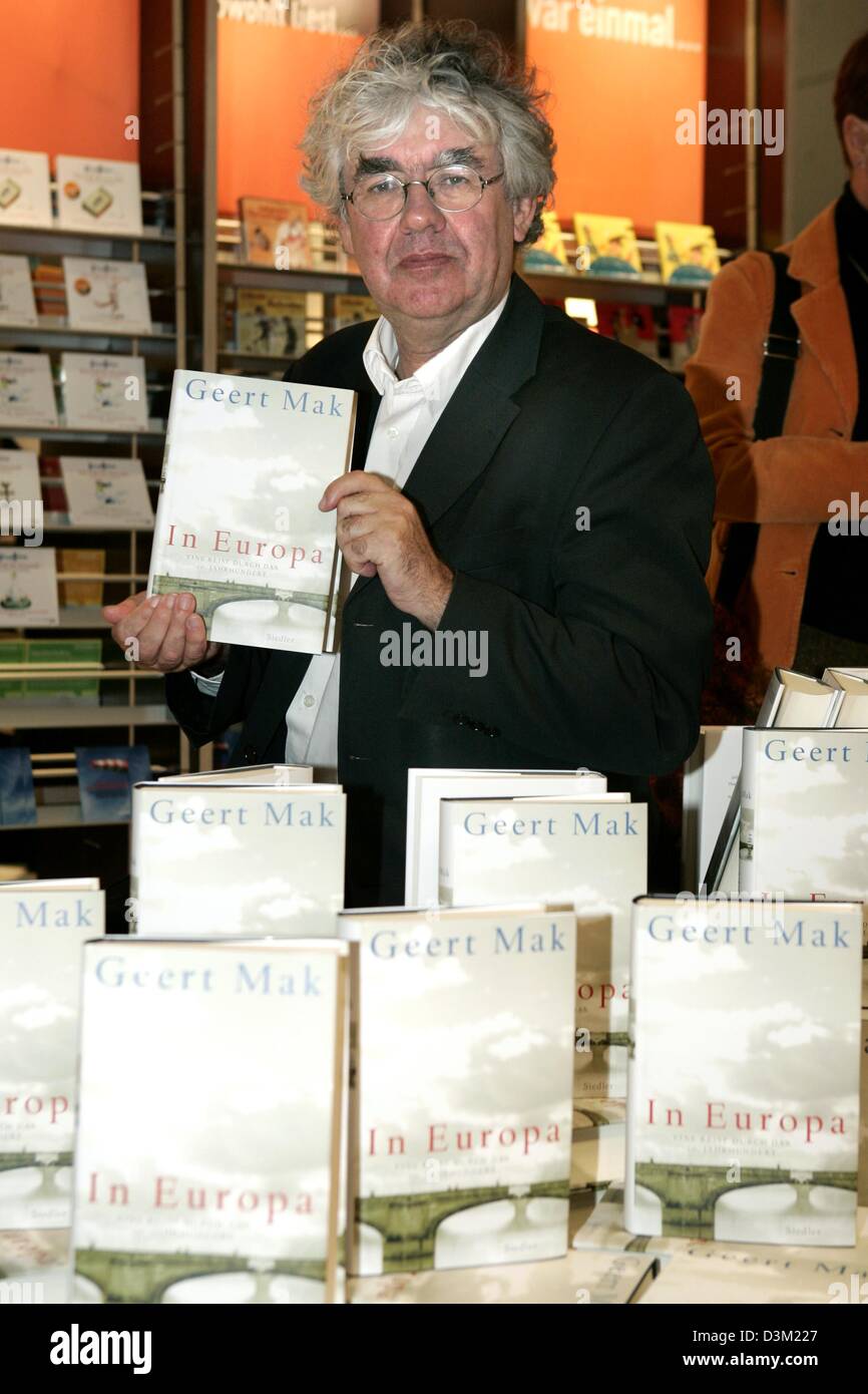 (dpa) - Dutch author and publisher Geert Mak presents his book 'In ...