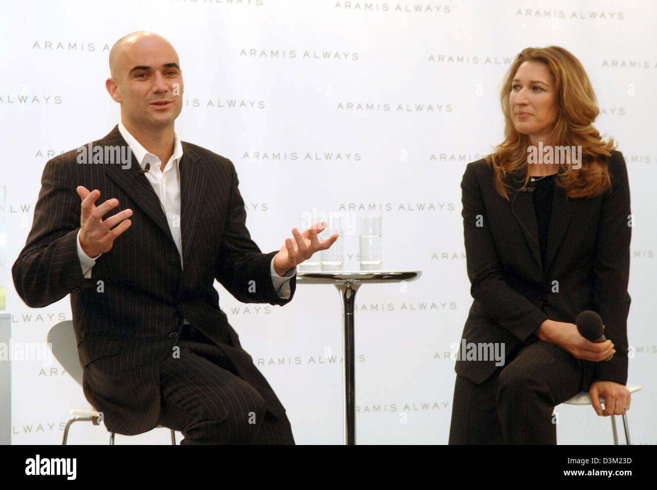 (dpa) - Tennis star-couple Andre Agassi and Stefanie Graf (R) promote ...