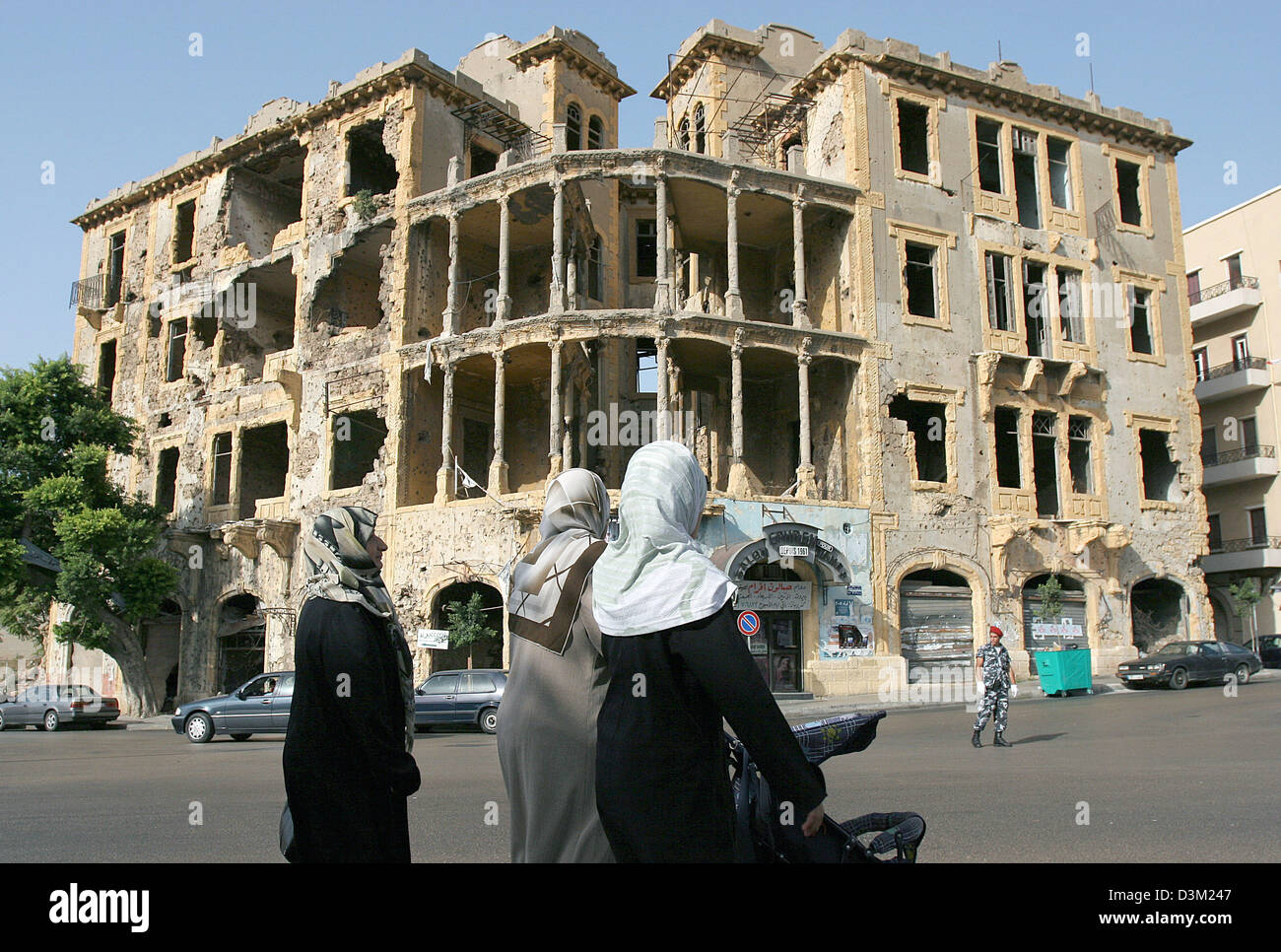 Lbn exterior group back view hi-res stock photography and images - Alamy