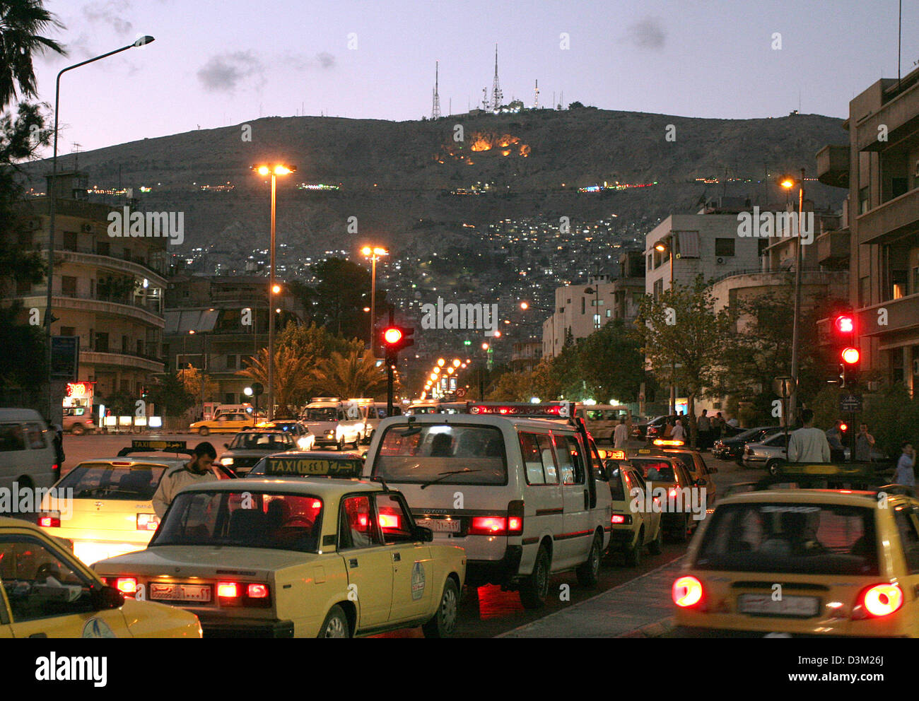 (dpa) - Evening rush hour in downtown Damascus, Syria, 7 October 2005 ...