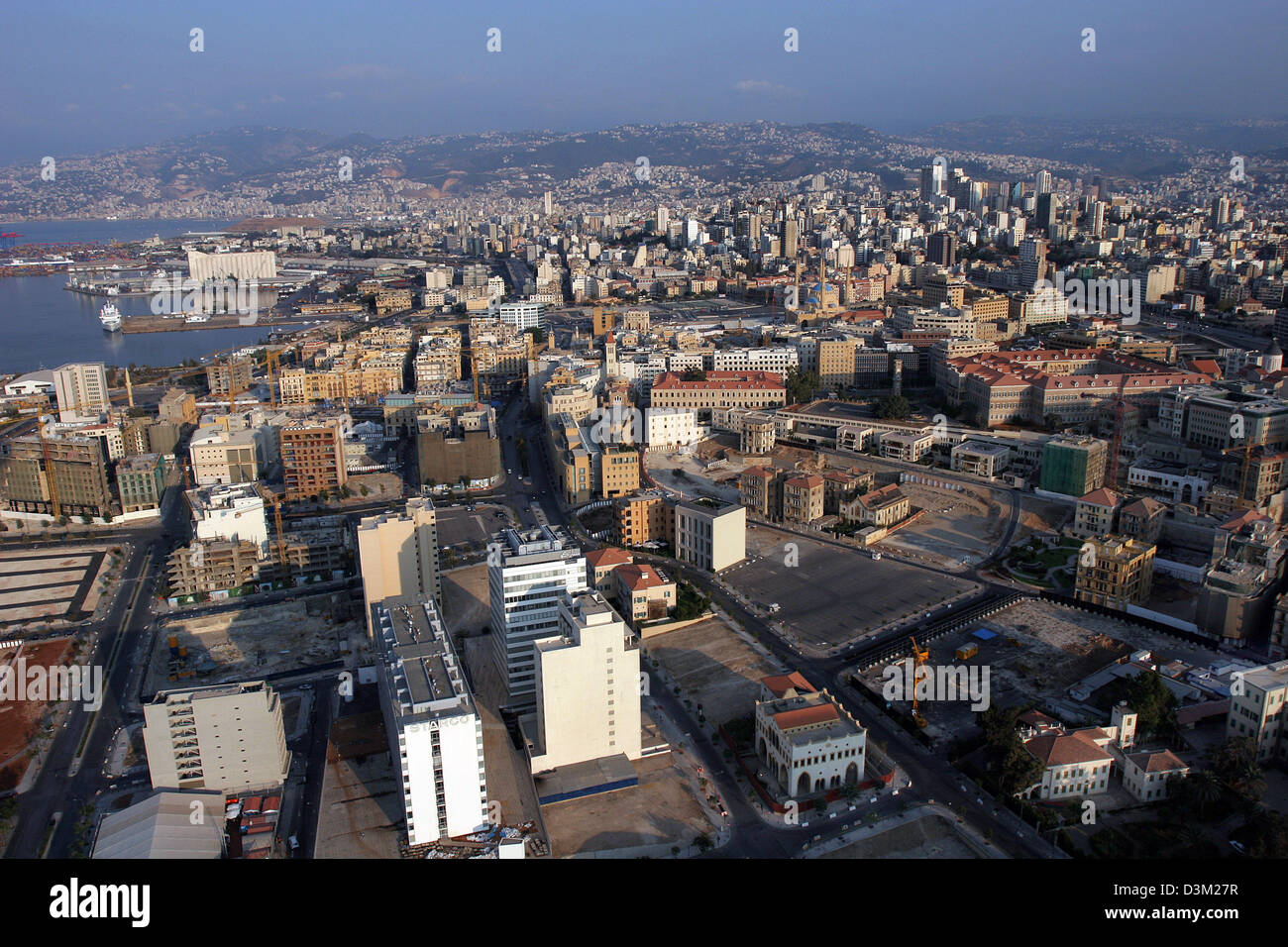 (dpa) - View over downtown Beirut, Lebanon, 9 October 2005. Photo ...