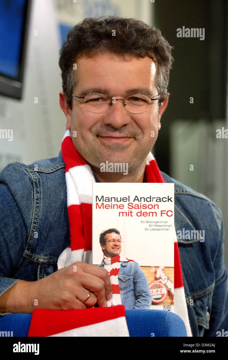 (dpa) - German TV editor, author and soccer fan Manuel Andrack presents ...