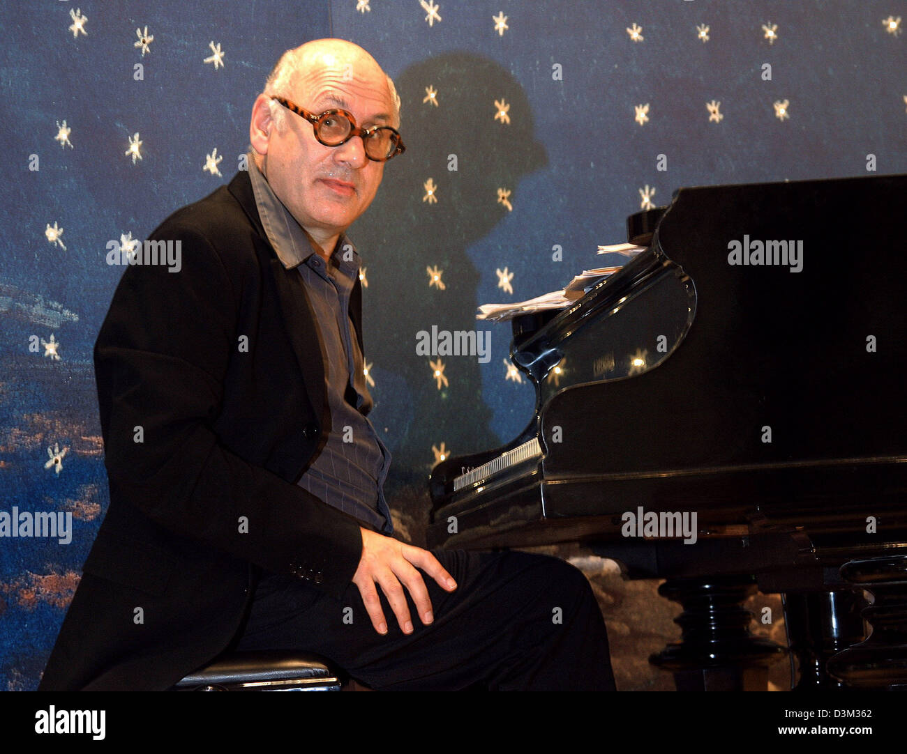 (dpa) - British composer, conductor and music critic Michael Nyman ...
