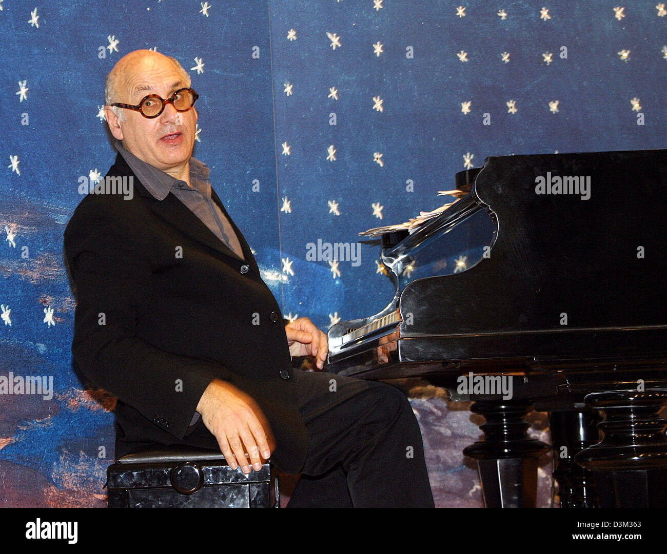 (dpa) - British composer, conductor and music critic Michael Nyman ...